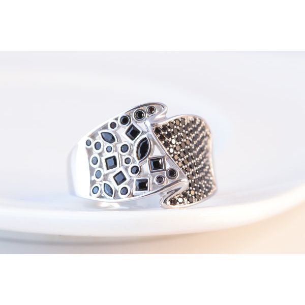 Kioo Jewelry - Simplicity is the Ultimate form of Sophistication