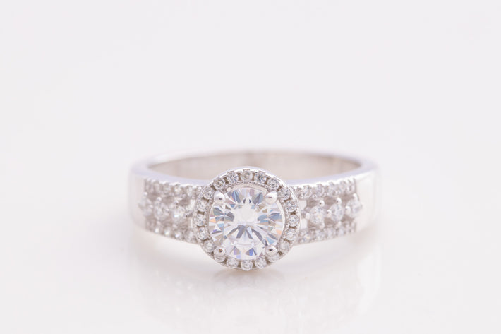 Kioo Jewelry - Simplicity is the Ultimate form of Sophistication